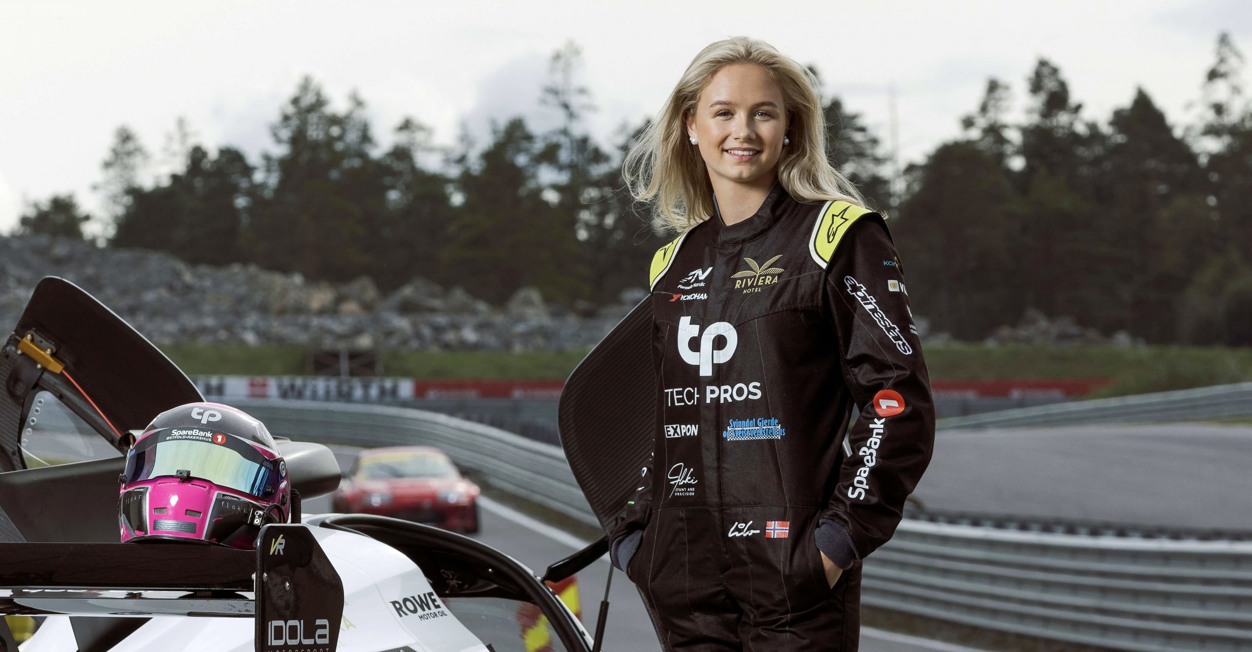 Ny serie om motorsportens raske jenter. | Rushprint